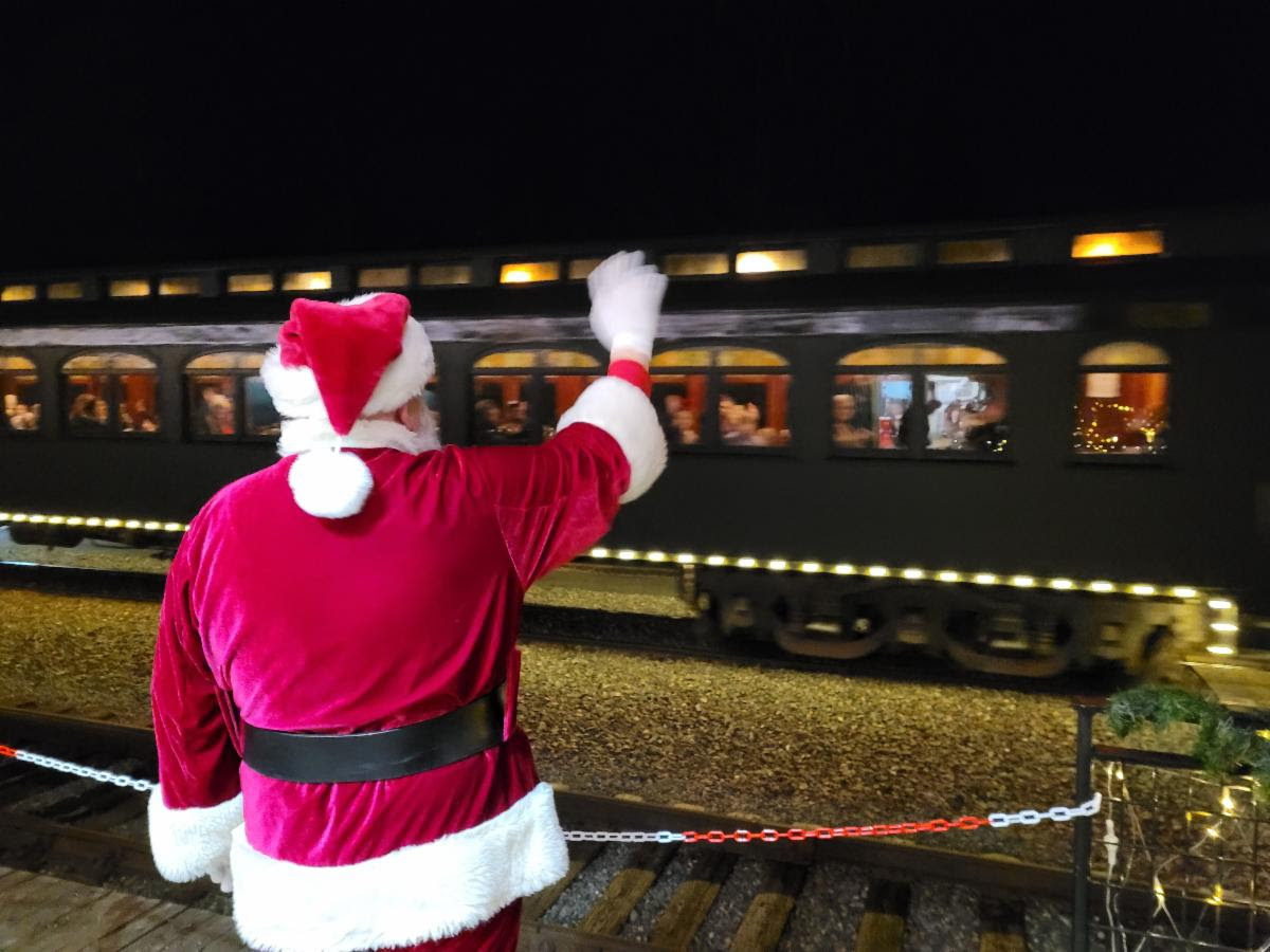 Snoqualmie Valley Holiday Train Rides Return with Santa Limited and ...